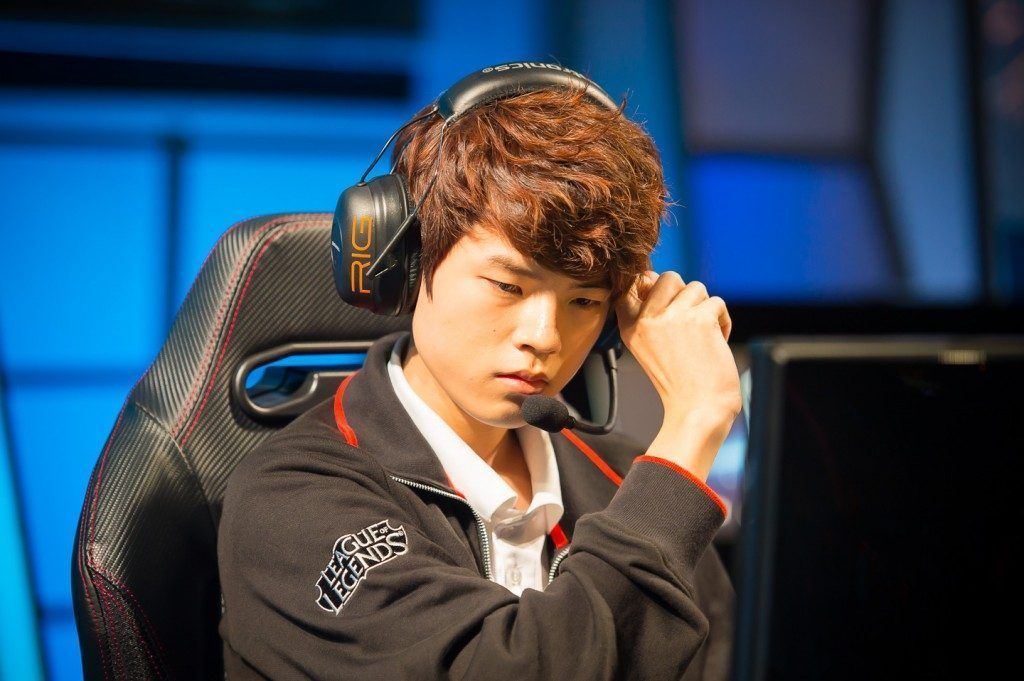 [Mid Sesion Invitational LoL] Jugador destacado EDG: Deft